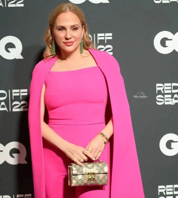 شيرين رضا تثير الجدل ببطنها المنتفخ ! - Jadeedoha